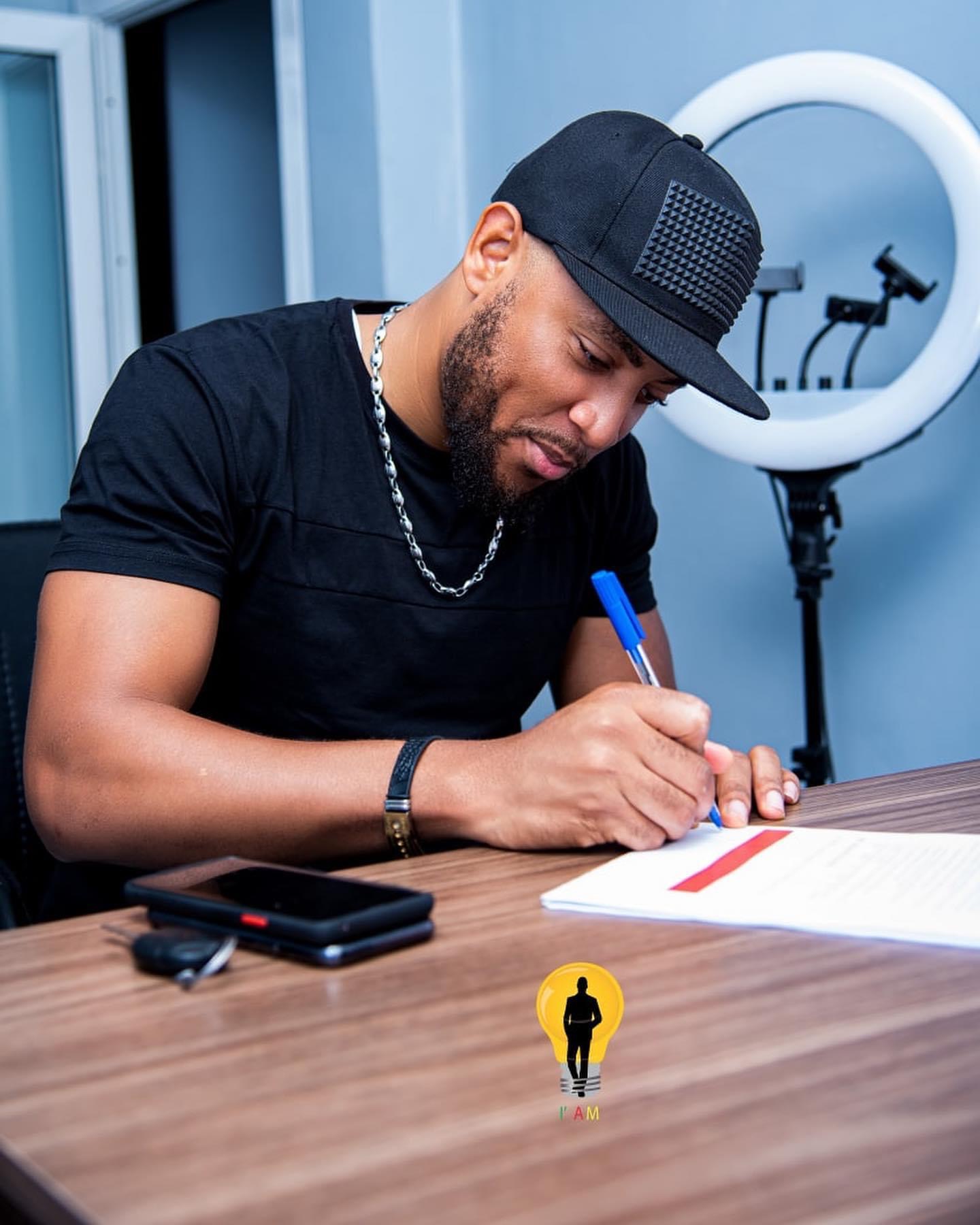 Daniel Nsang Désormais Ambassadeur de La Marque Vestimentaire "I AM ...